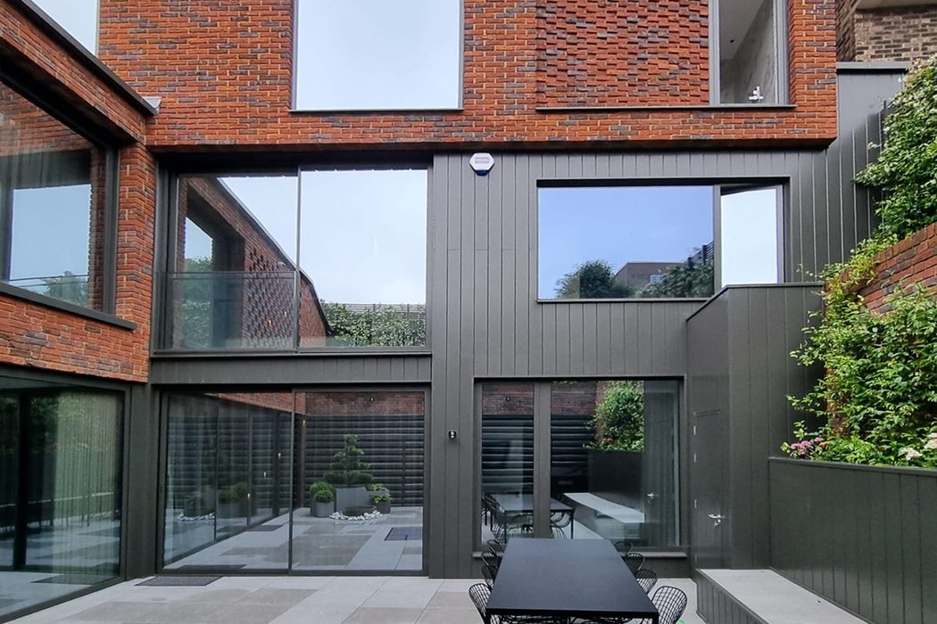 Striking red-brick new build in St John's Wood | SUNFLEX UK